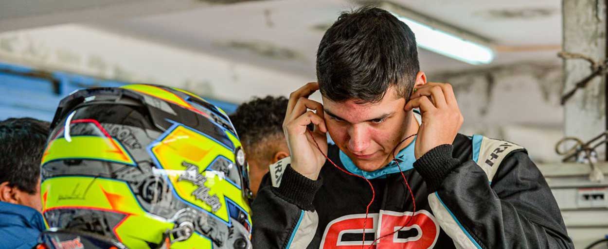 THIAGO MARTÍNEZ DE REGRESO AL TURISMO PISTA - En Boxes