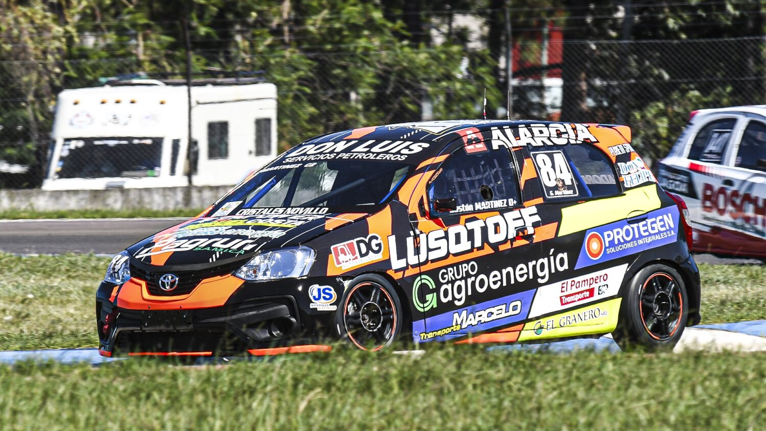 EL GM RACING PRESENTE CON SUS DOS AUTOS EN RÍO CUARTO - En Boxes